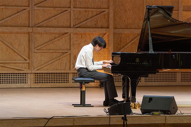 The Kelly Tchen Piano Challenge | Institut Le Rosey